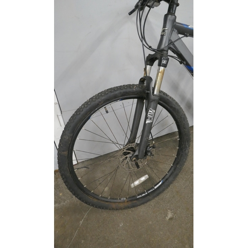 A Carrera Vengeance gent's mountain bike with front/back disc brakes