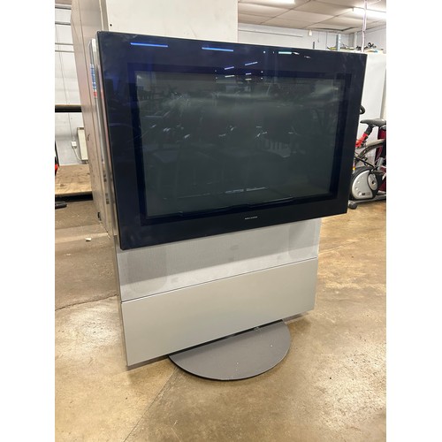 A Bang and Olufsen Beovision Avant 32 DVD 32" CRT Television, no remote