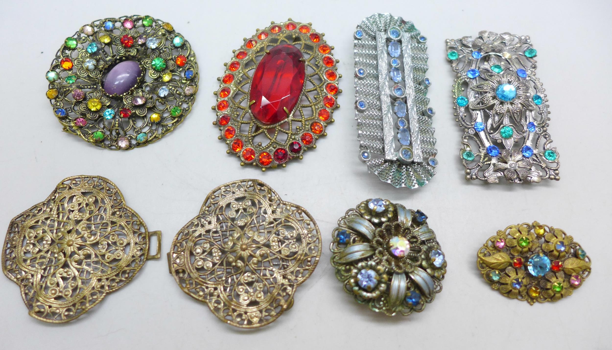 A collection of filigree brooches and a buckle