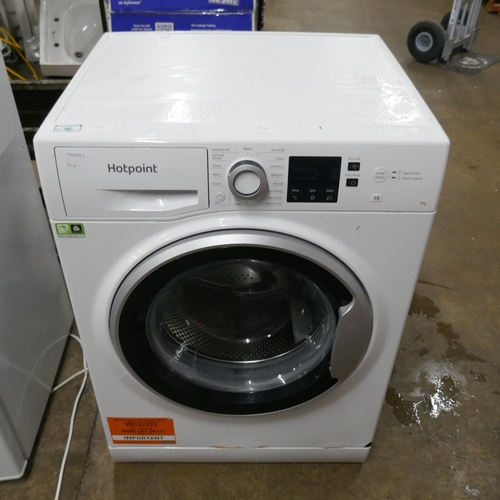 A Hotpoint 7kg free standing under counter washing machine