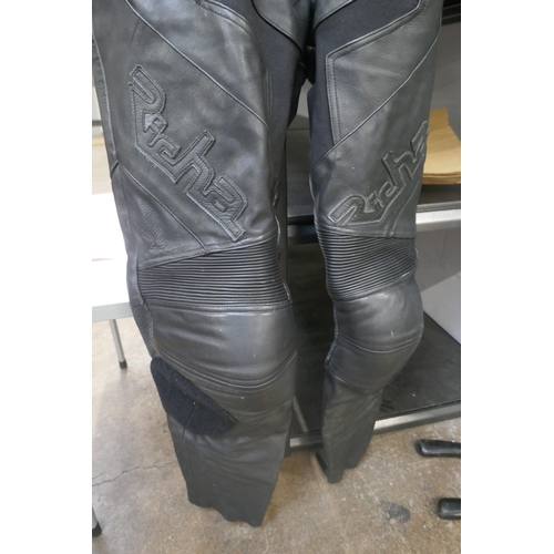 A Richa one piece motorcycle racing leather suit - size XL-XXL (fit ...