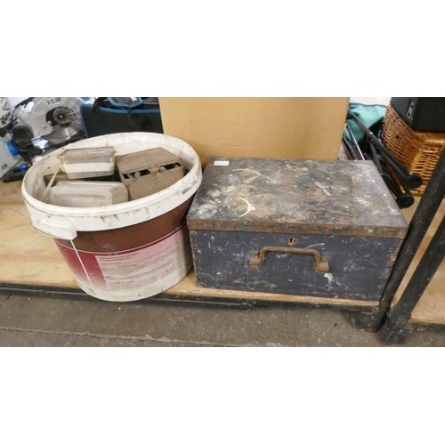 A quantity of assorted consumables including mostly screws