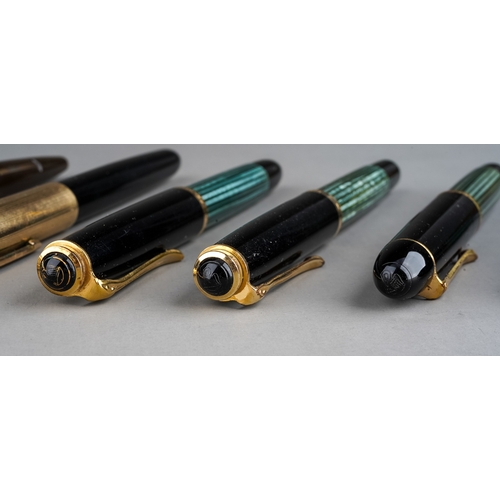 A collection of vintage fountain pens to include: 1. Eversharp Skyline ...