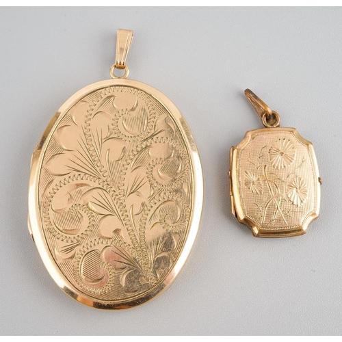 Large 9ct gold locket ( 18g) with an etched leaf design to front ...