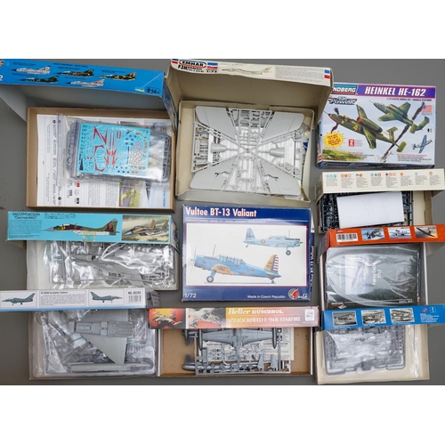 Ten various boxed vintage 1:72 scale model kits to include: Frog ...