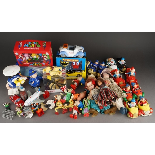 Corgi: Assorted loose Toyland cars and figures including : 3 x Noddy, 1 ...