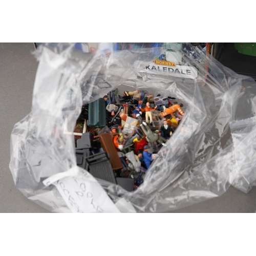 A box of twenty-eight Hornby 1:76 Skale Autos vehicles, including two ...