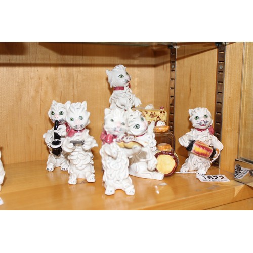 A set of 6 vintage Italian pottery " Spaghetti" cat figures making up a ...