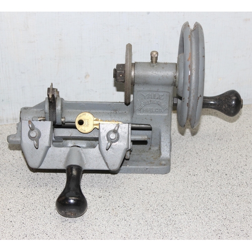 Vintage Yale 'key bitting' cutting machine No. M1005