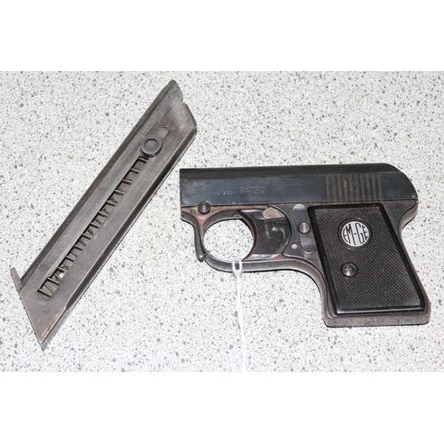 Em-Ge top venting blank firing starting pistol and a .22 magazine