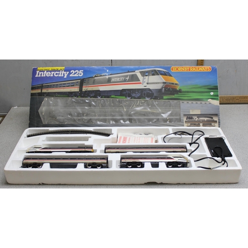 Hornby Intercity 225 OO gauge trainset in box