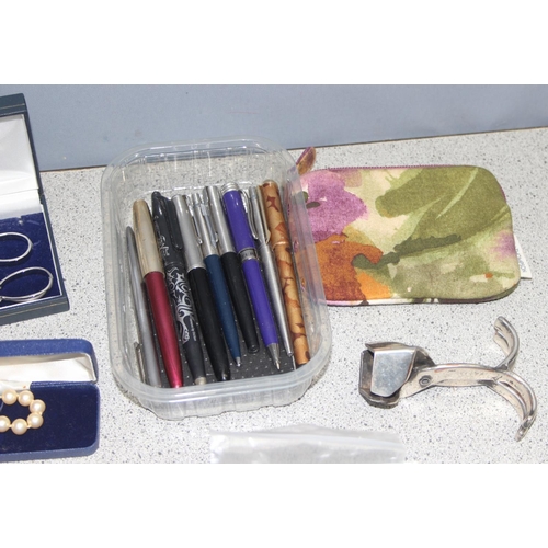 Mixed lot to incl vintage pens, costume jewellery, polished stones, etc