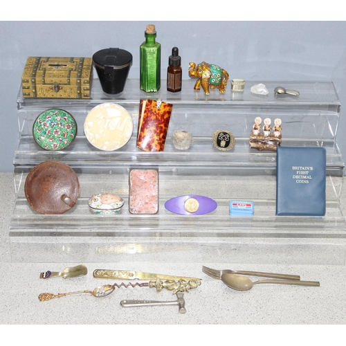Mixed lot of small interesting curios to incl tinplate money box ...