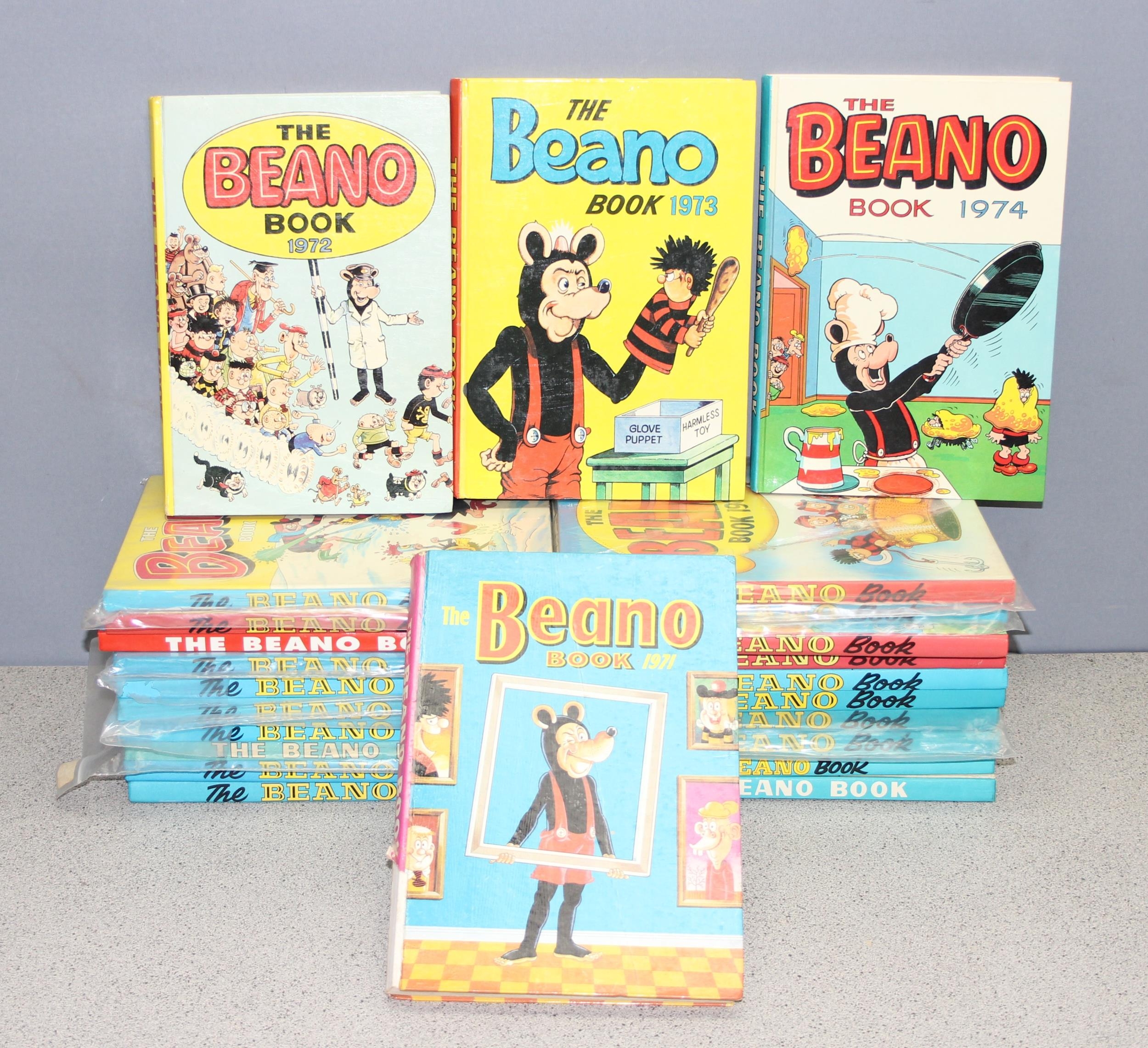 Qty of vintage Beano children's annuals ranging from 1979-1999