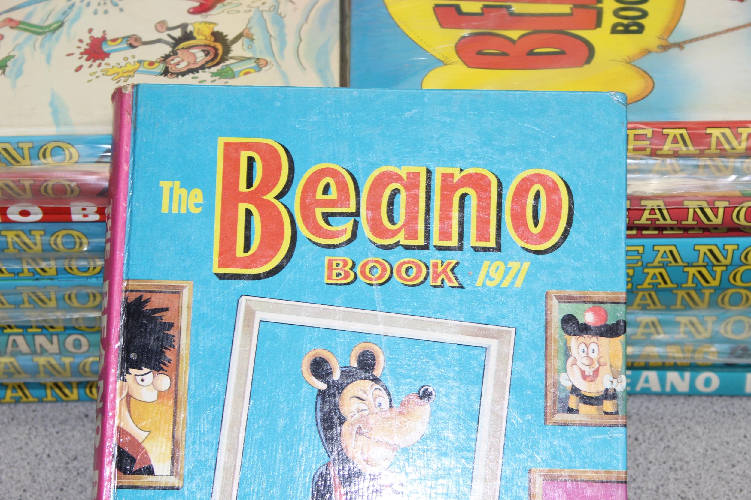 Qty of vintage Beano children's annuals ranging from 1979-1999