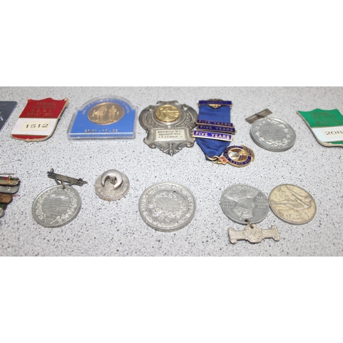 Large qty of medals, medallions and badges, to incl examples for ...