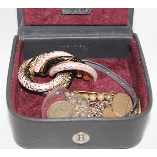 Qty of assorted interesting small misc items to inc a Concorde ...