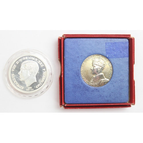 A .999 fine silver Edward VIII gold sovereign pattern medallion, 1 oz ...