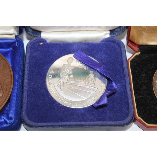 Qty of assorted antique and vintage medallions to inc a 1897 Paris ...