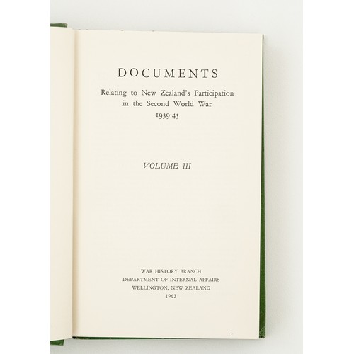 5 assorted books relating WW2 in New Zealand to inc Gunner Inglorious ...