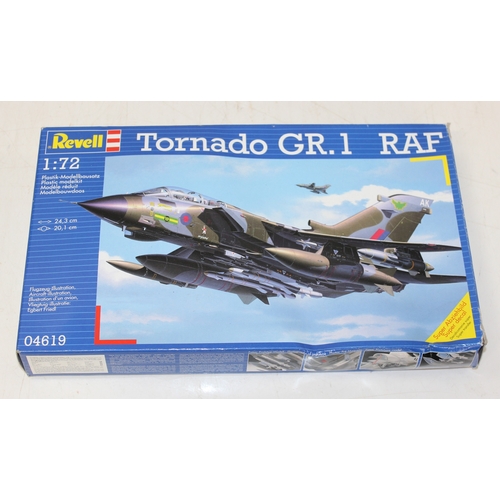 5 assorted Spitfire Airfix type model kits, unchecked