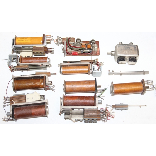 Mix of vintage scientific items to incl oscilloscope, reed switches ...