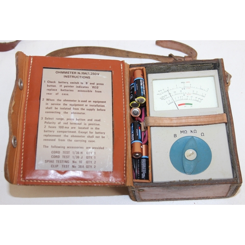 Mix of vintage scientific items to incl oscilloscope, reed switches ...