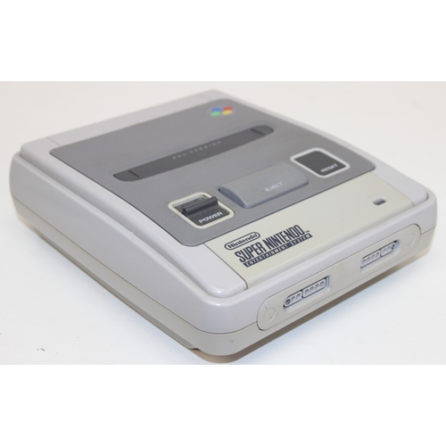 2 vintage Nintendo games consoles to incl Super Nintendo Entertainment ...
