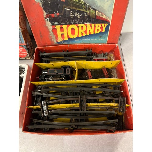 2 vintage hornby train sets (boxes damaged)