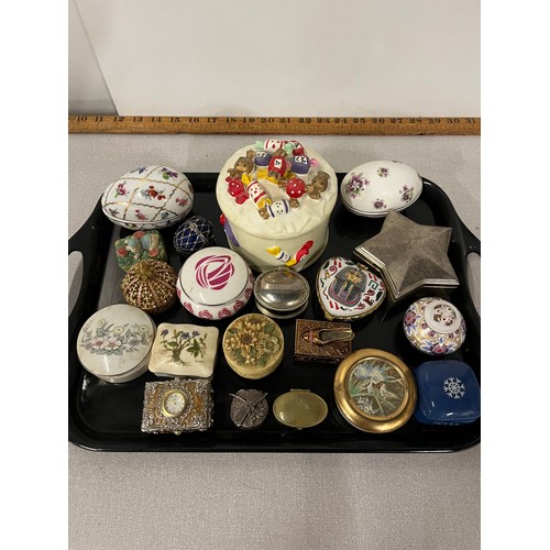 Qty of decorative trinket boxes.