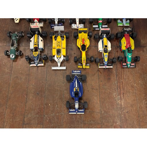 19 x model kit Formula 1 cars to include Canon, Benetton, Marlboro etc.