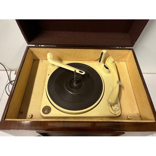 Vintage Monarch record player/radio.