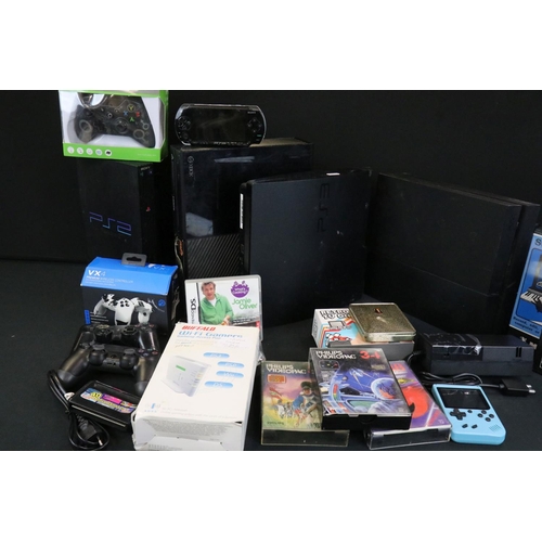 Retro Gaming - Collection of Retro Gaming items to include Xbox One ...