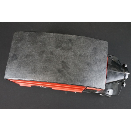 Two scratch built scale models to include a Bristol SUS4A Bus in green ...