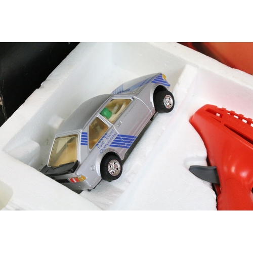 Collection of various Scalextric slot car racing related items to ...