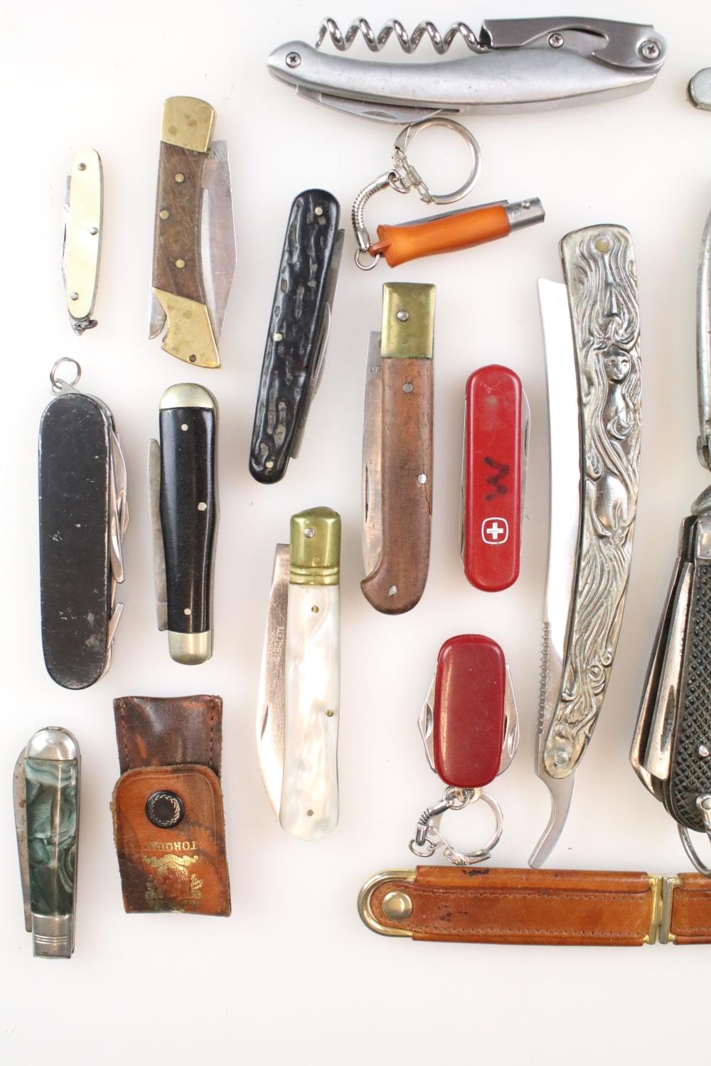 A collection of mainly vintage penknives to include Richards and ...