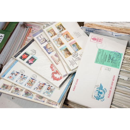 Extensive collection of British stamp presentation packs & first day ...