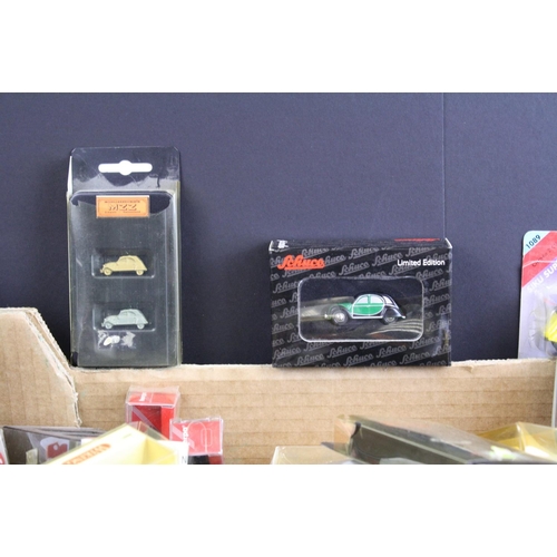 Around 90 boxed / cased diecast & plastic model Citroen 2CV models to ...