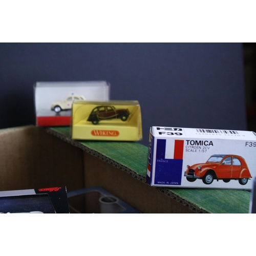 Around 90 boxed / cased diecast & plastic model Citroen 2CV models to ...