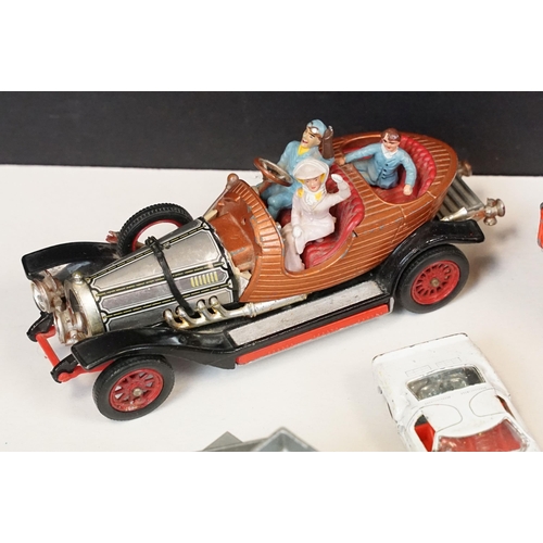 Quantity of around 40 diecast models to include Matchbox, Dinky, Corgi ...