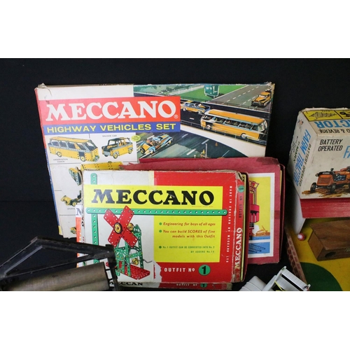 Quantity of various toys and games to include Britains Castle / Fort ...