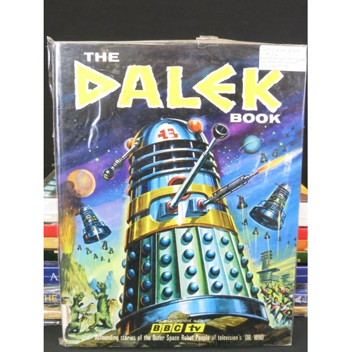 Comics - 21 Dr Who annuals and books to include 1976, 1977, 2 x 1978 ...