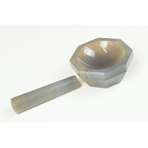 Carved agate pill crusher or pestle and mortar of octagonal form, 6.5cm ...