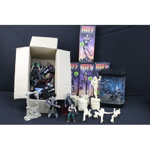 Four boxed Playing Mantis Kiss destroyer model kits to include Gene ...