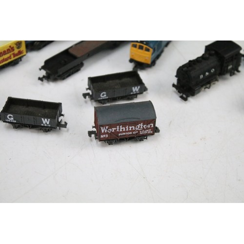 Cased Lima N gauge 209 BR D5518 locomotive, three locomotives to ...