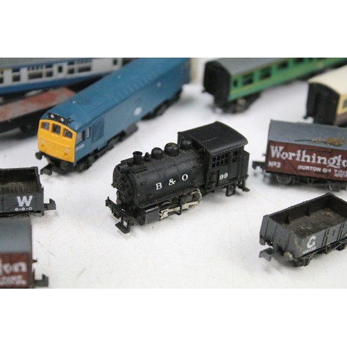 Cased Lima N gauge 209 BR D5518 locomotive, three locomotives to ...