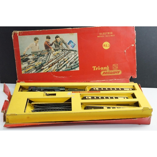 Three boxed Triang OO gauge train sets to include RS52 Blue Pullman ...