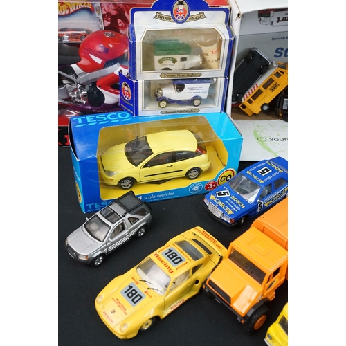 Collection of boxed and unboxed diecast models to include boxed ...