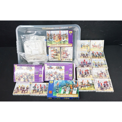 18 Boxed Zvezda 1/72 Japanese Samurai plastic figure kits featuring ...