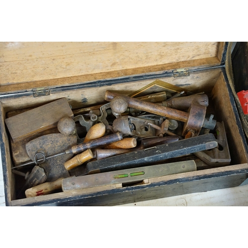 Selection of vintage tools to include hammers, screwdrivers, assorted ...